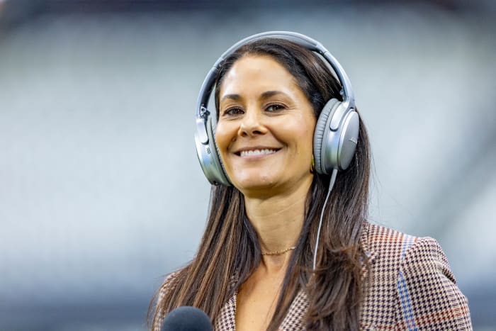 Tracy Wolfson's NCAA Tournament Photo Goes Viral Before Sunday's Games ...