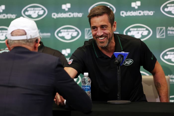 Aaron Rodgers Had Telling Reaction To Jets Drafting Wide Receiver The