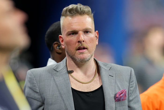 Former NFL Star Warren Sapp Accuses Pat McAfee Of Lying - The Spun
