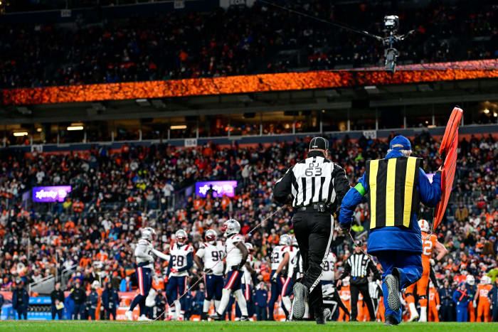 NFL Announcer Apologizes For 'Disgusting' Criticism Of Chain Gang ...