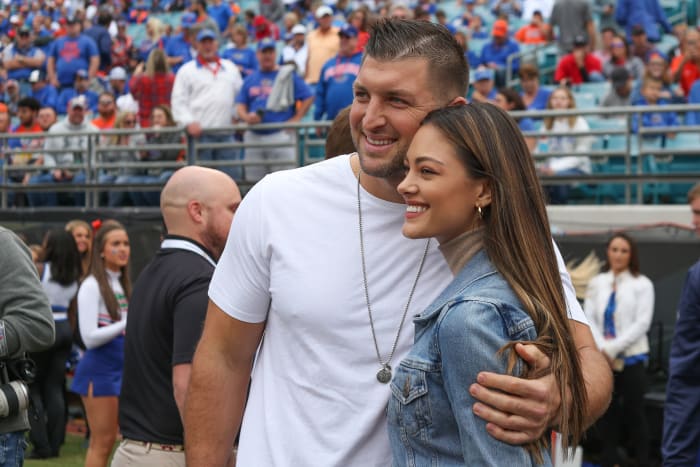 Tim Tebow's 'Stunning' Wife Goes Viral In New Pregnancy Photos - The Spun