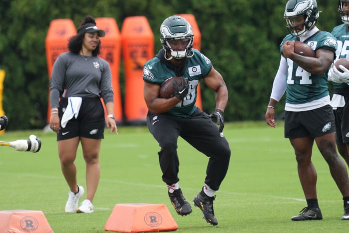 Video Of Saquon Barkley Taking Field At Eagles Camp Going Viral - The Spun