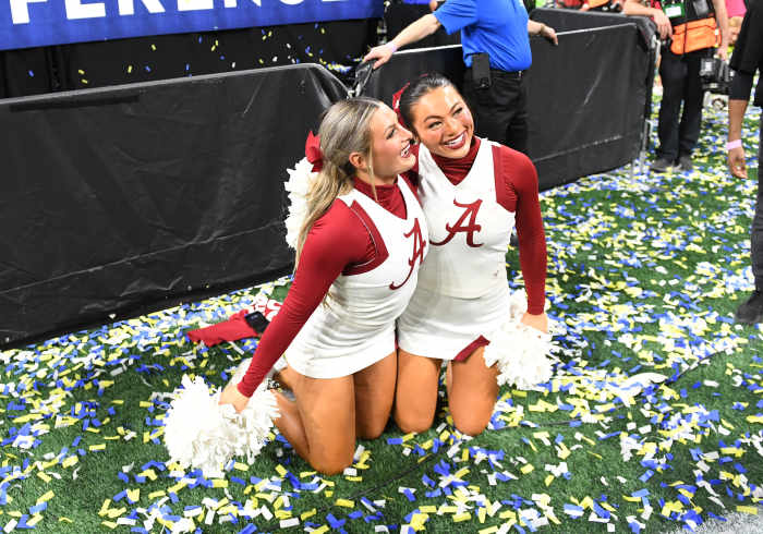 Bombshell Alabama Cheerleader Goes Viral During Week 1 The Spun