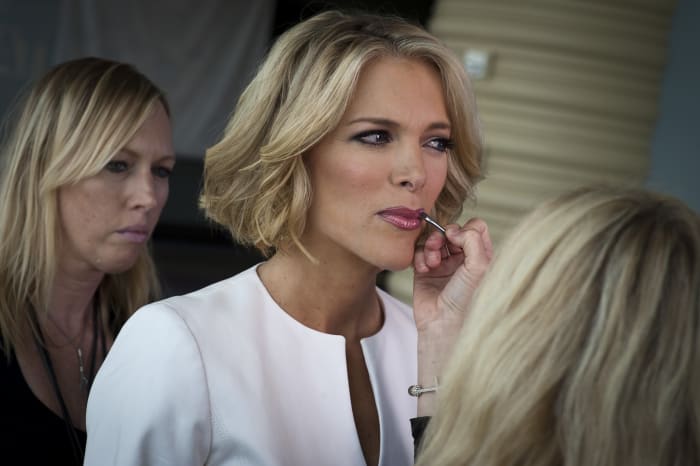 Megyn Kelly Went Viral For Her 'Breathtaking' Swimsuit Photo - The Spun