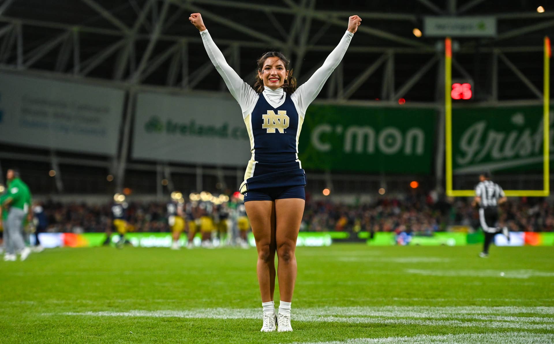 Notre Dame Cheerleader Turning Heads Before Sugar Bowl Kickoff - The Spun