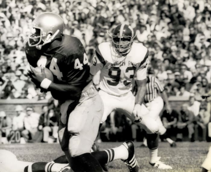 Legendary Notre Dame Football Player Dead At 71 - The Spun