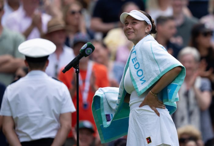 Amanda Anisimova Turns Heads In Swimsuit After Wimbledon Loss - The Spun