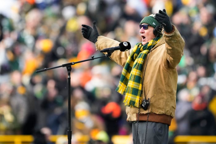 The NFL Sends Clear Message With Week 18 National Anthems - The Spun