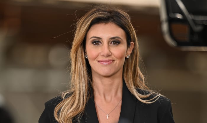 President Trump's Lawyer Goes Viral In Stunning Outfit At White House ...