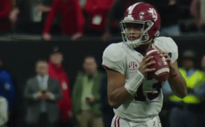 Alabama Quarterback Tua Tagovailoa Posts Picture Of His Injured Hand ...