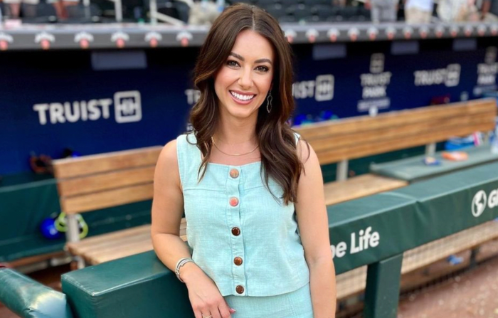 Photos: Meet The MLB Reporter Making Headlines At Gas Station - The Spun
