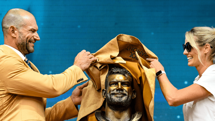 Meet The Wife Of Hall Of Fame Offensive Lineman Joe Thomas - The Spun