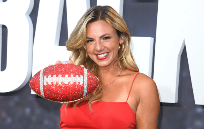 NFL Influencer Annie Agar Turns Heads In American Flag Swimsuit - The Spun