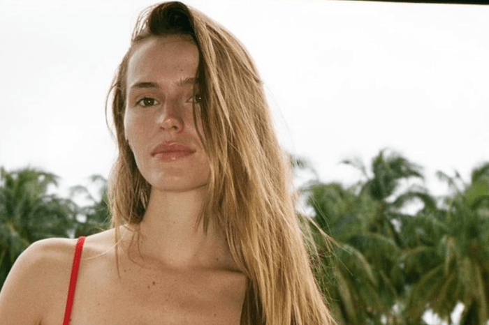 Aaron Rodgers' Ex-Girlfriend Turns Heads With Pool Photo - The Spun