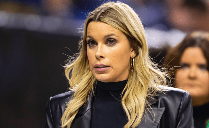 Fox Sports Sideline Reporter Jenny Taft Turned Heads At UFL Game - The Spun