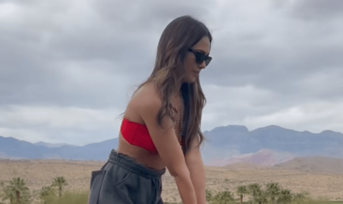 Jessica Alba Taking Heat For 'Inappropriate' Golf Course Outfit - The Spun