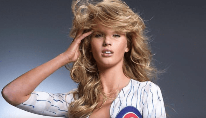 Swimsuit Model Wears A Painted-On Jersey In Jaw-Dropping Photo - The Spun