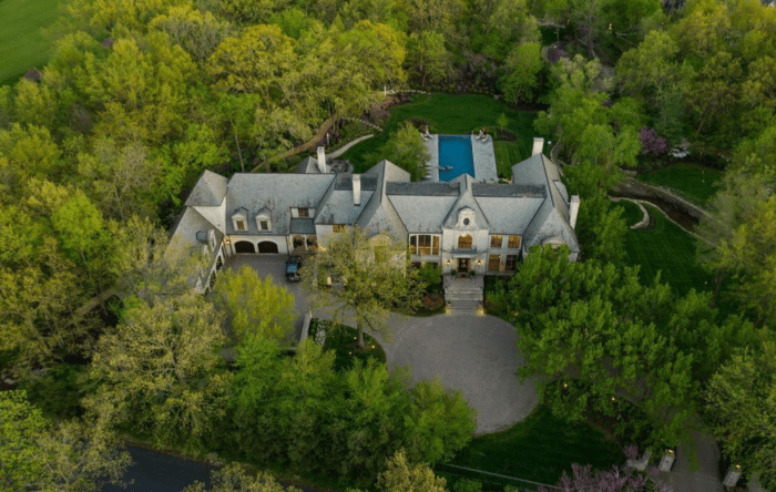 Travis Kelce Making Big Addition To His $6 Million Kansas City Mansion ...