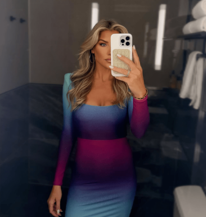 NFL Reporter Melanie Collins Stuns In Jaw-Dropping Dress - The Spun