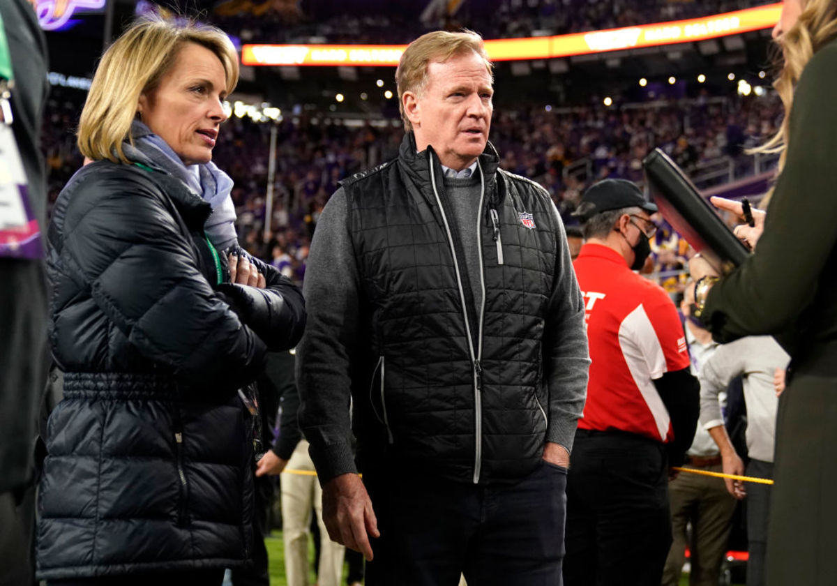 Photos: Meet The Wife Of NFL Commissioner Roger Goodell - The Spun