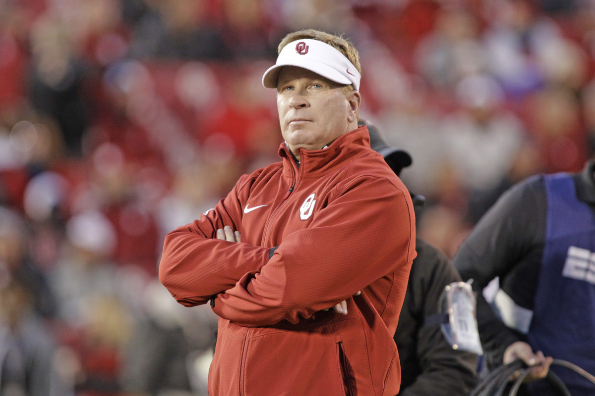 Former Oklahoma Coach Mike Stoops Reportedly Lands New Job - The Spun