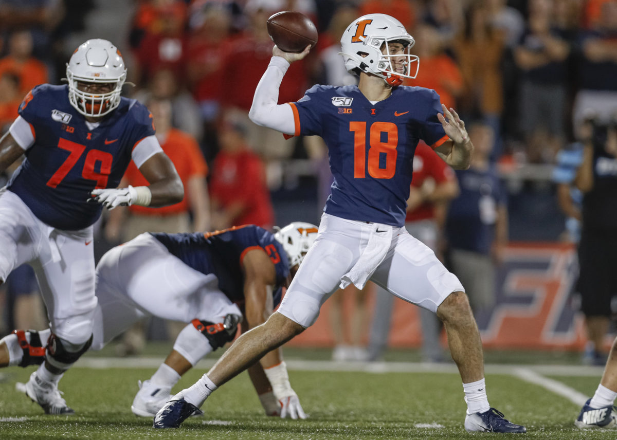 Look: Illinois QB Brandon Peters Leaves Game After Nasty Injury - The Spun