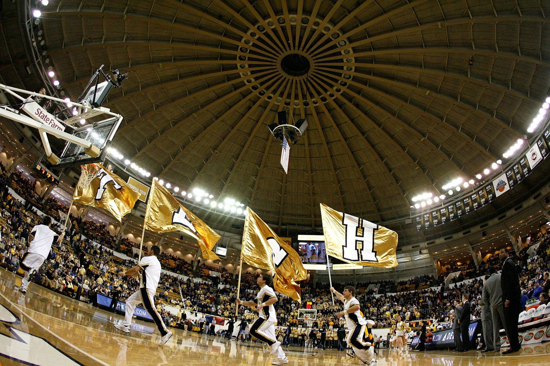 Video Georgia Tech Student Hits Half Court Shot Wins Free Domino s
