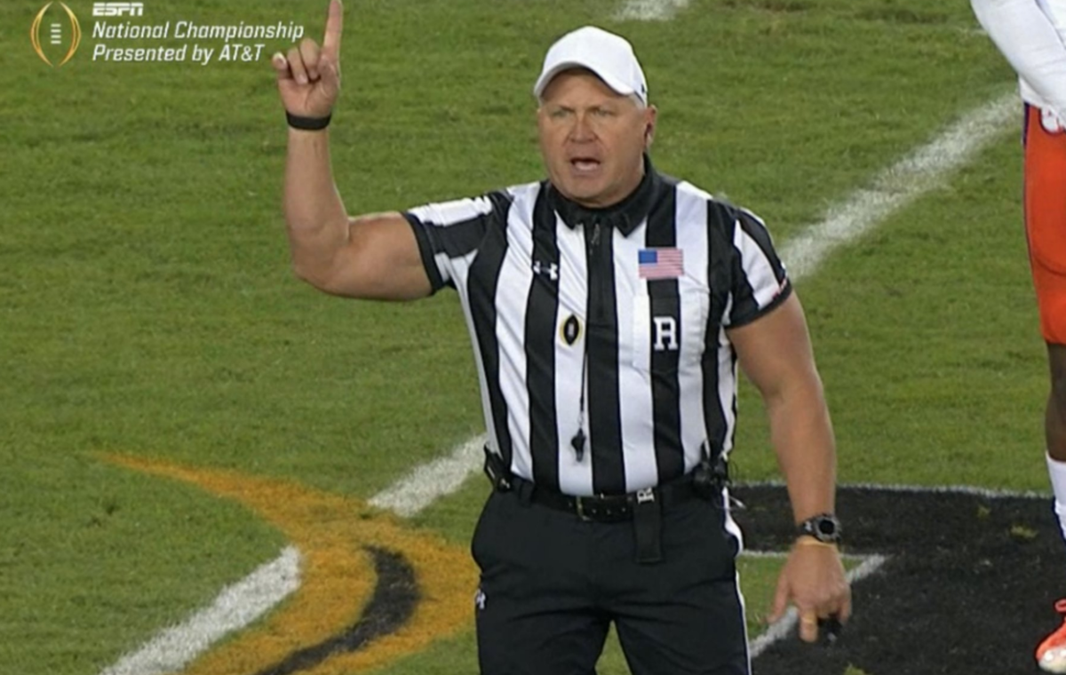 People Can't Stop Talking About How Jacked Tonight's Referee Is - The ...