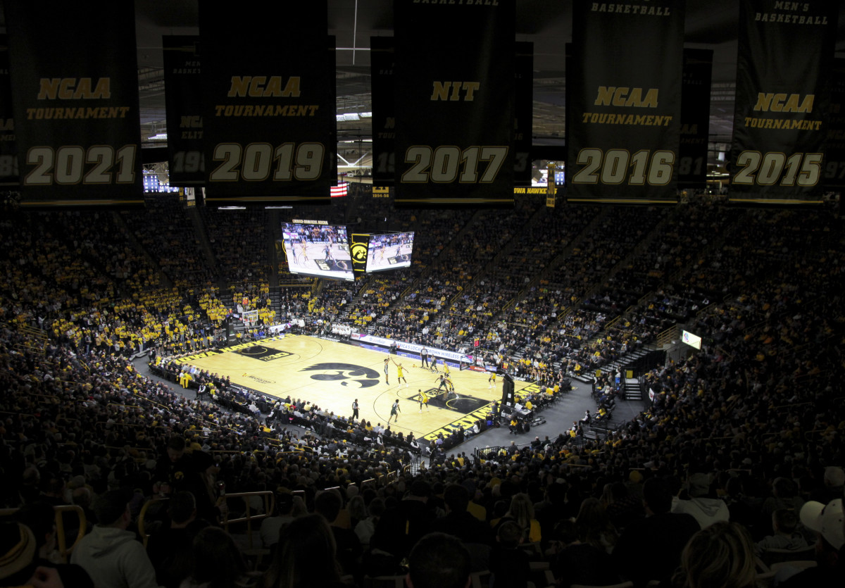 'Wow!' - Fans React To Iowa's Caitlin Clark Announcement - The Spun