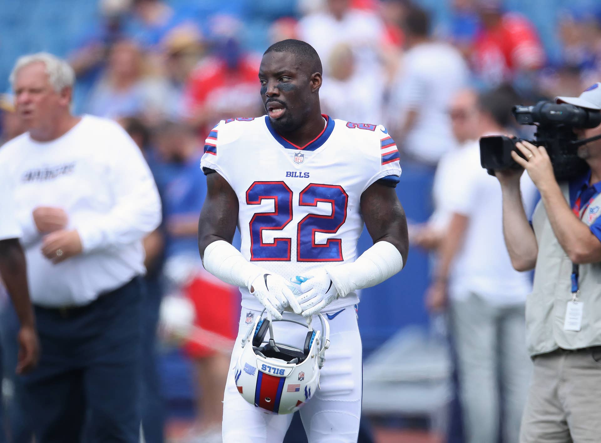 Look NFL World Saddened By Vontae Davis Photos The Spun