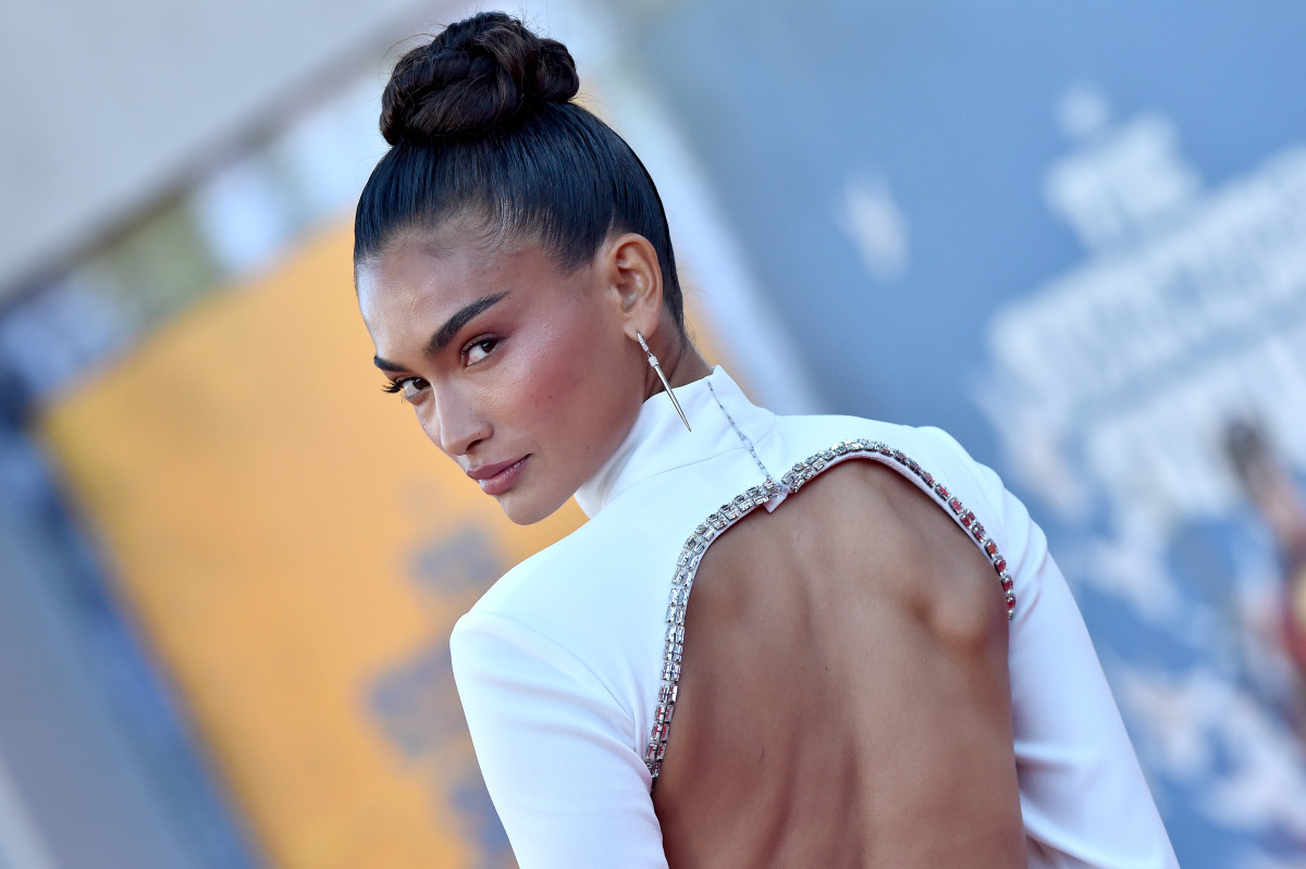 Sports Illustrated Swimsuit Shares 8 Photos Of Model Kelly Gale - The Spun