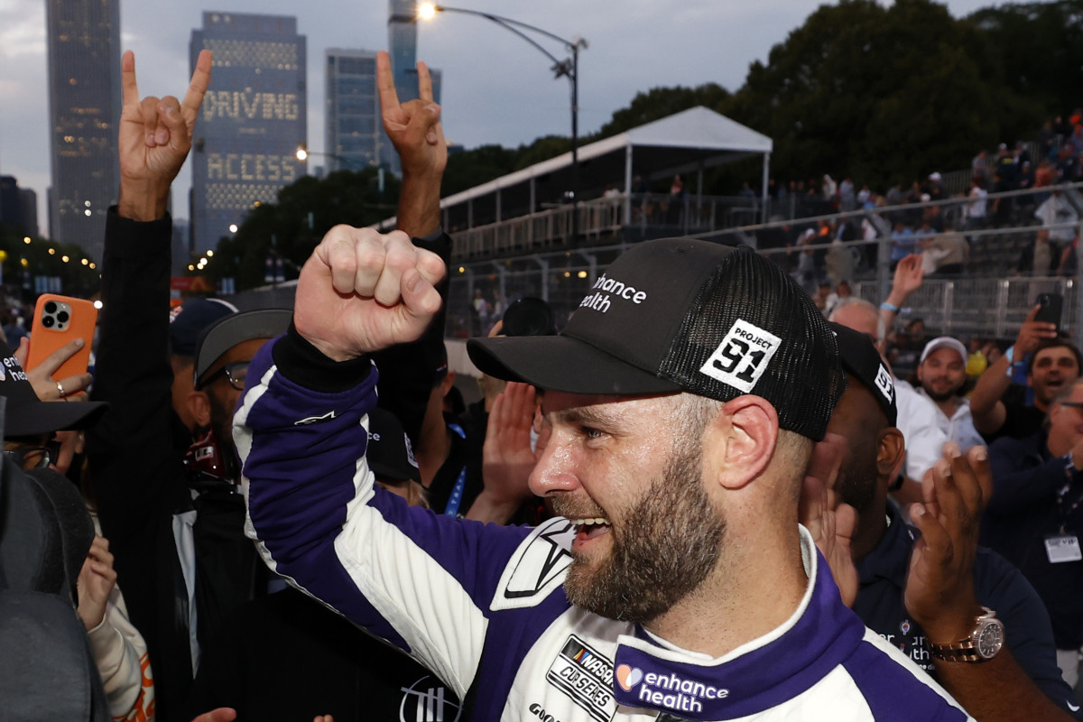 Chase Elliott's Reaction To Shane van Gisbergen's Win Goes Viral On ...