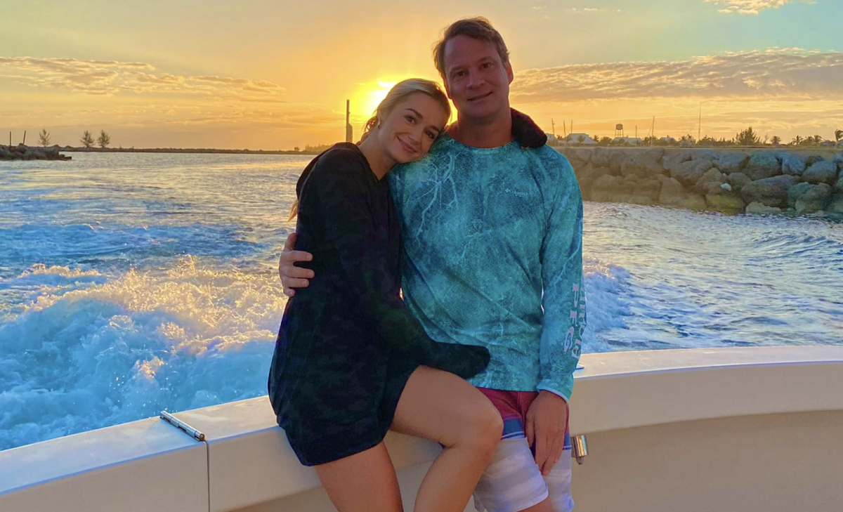 Lane Kiffin Takes Photo With Young Girlfriend After Winning Bowl Game ...