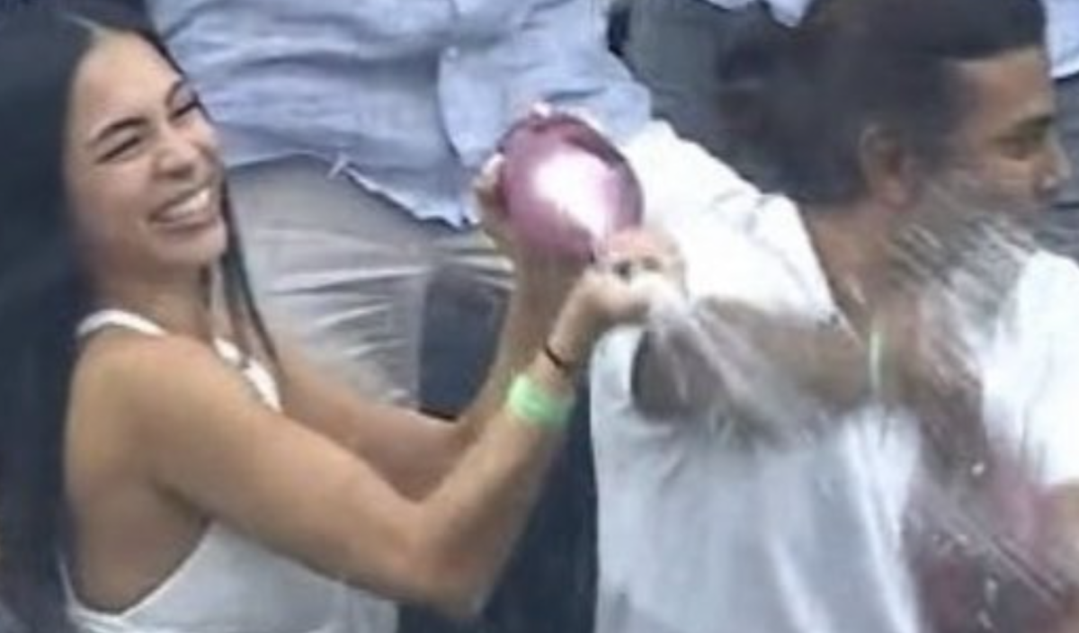 Nfl World Reacts To Embarrassing Raiders Fan Photo The Spun Whats