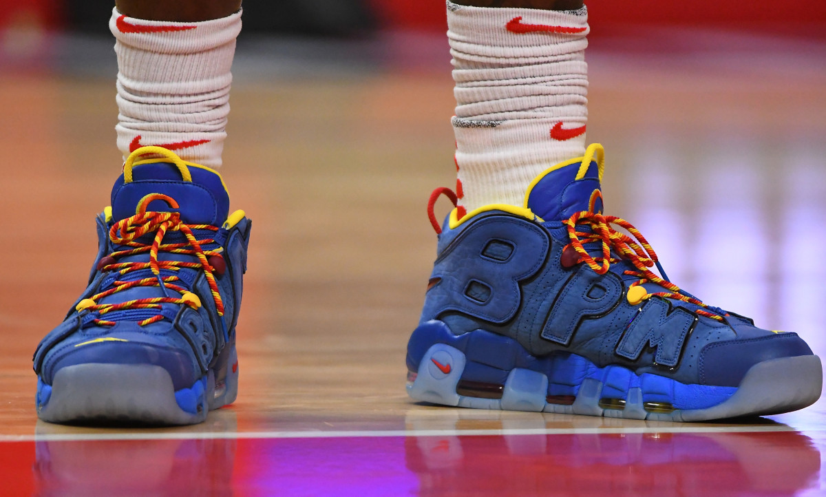 Photos: The 10 Coolest Signature Basketball Shoes In History - The Spun