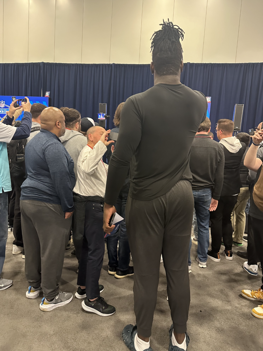Georgia Star Goes Viral For Towering Size At NFL Combine - The Spun