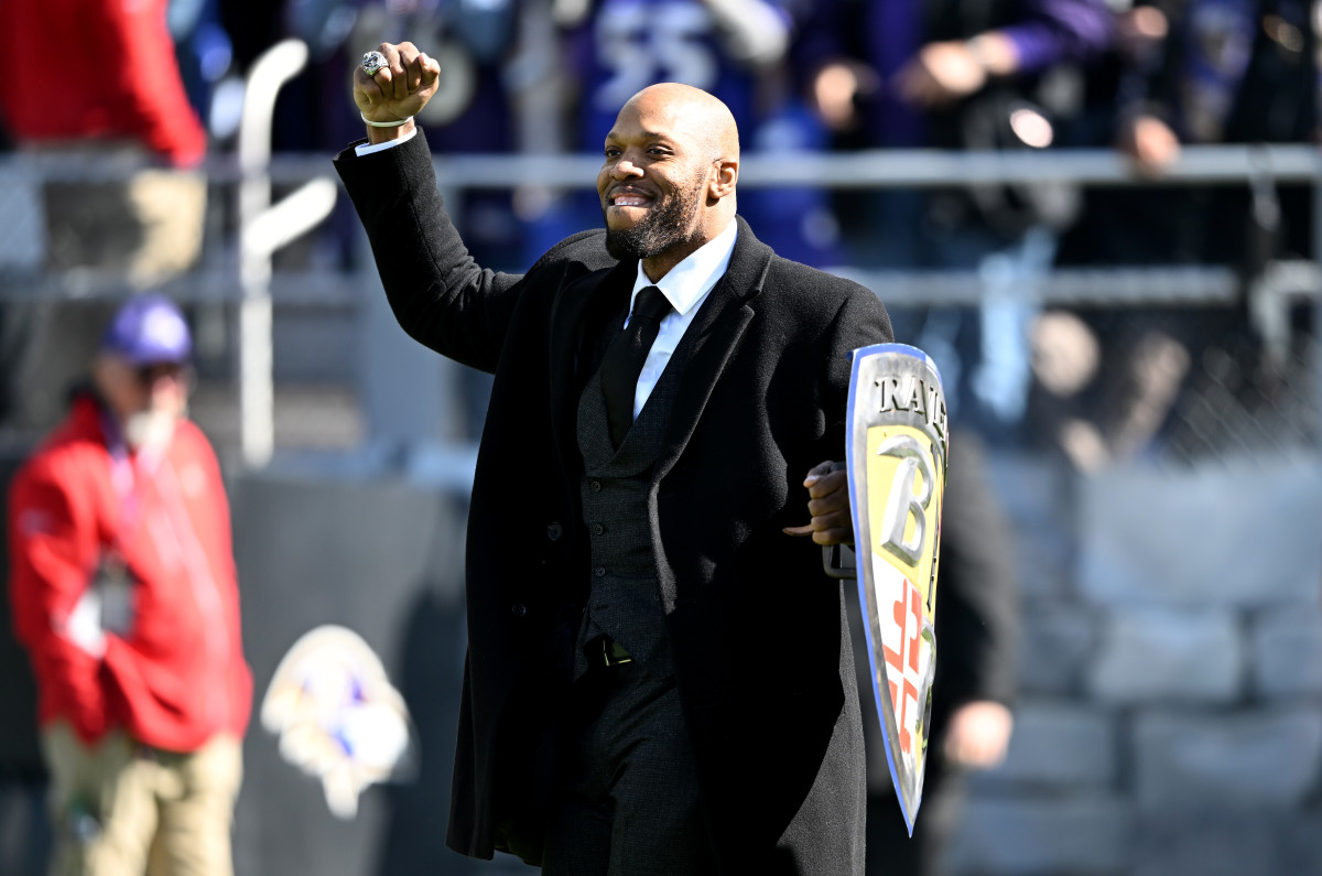 Terrell Suggs Allegedly Pulled Out Gun During Fight At Starbucks - The Spun