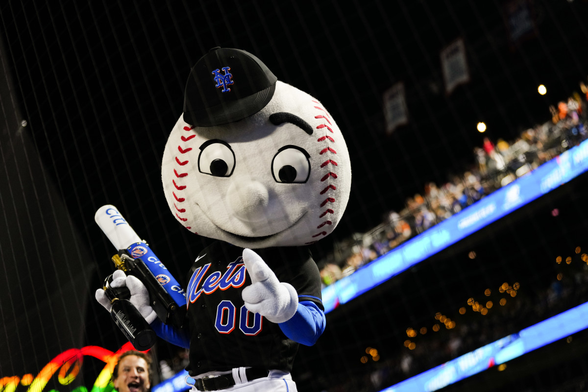 You Can Be The New York Mets' Famous Mascot For $80,000 - The Spun