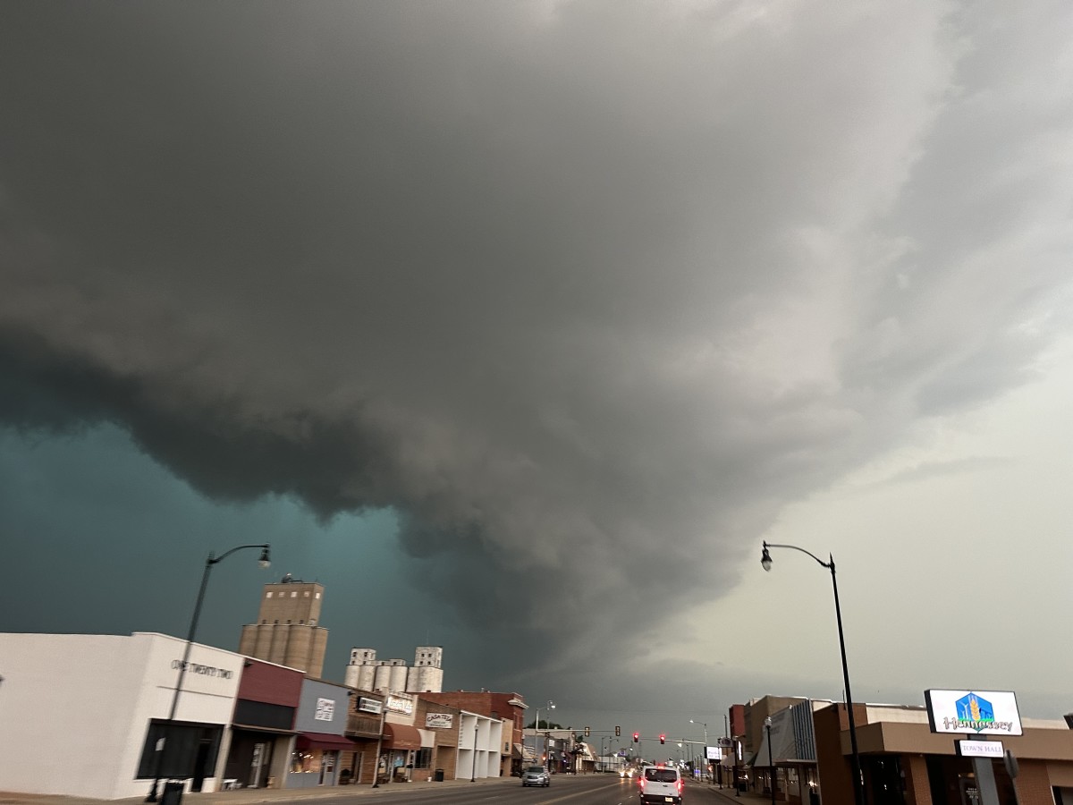 Tornado Warning Issued For 2 Major U.S. States Thursday - The Spun