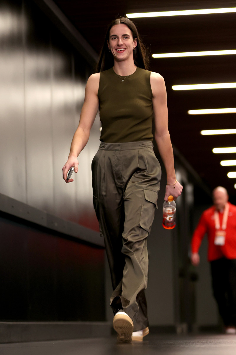 Caitlin Clark's Pregame Outfit Goes Viral As She Shoots For First WNBA ...