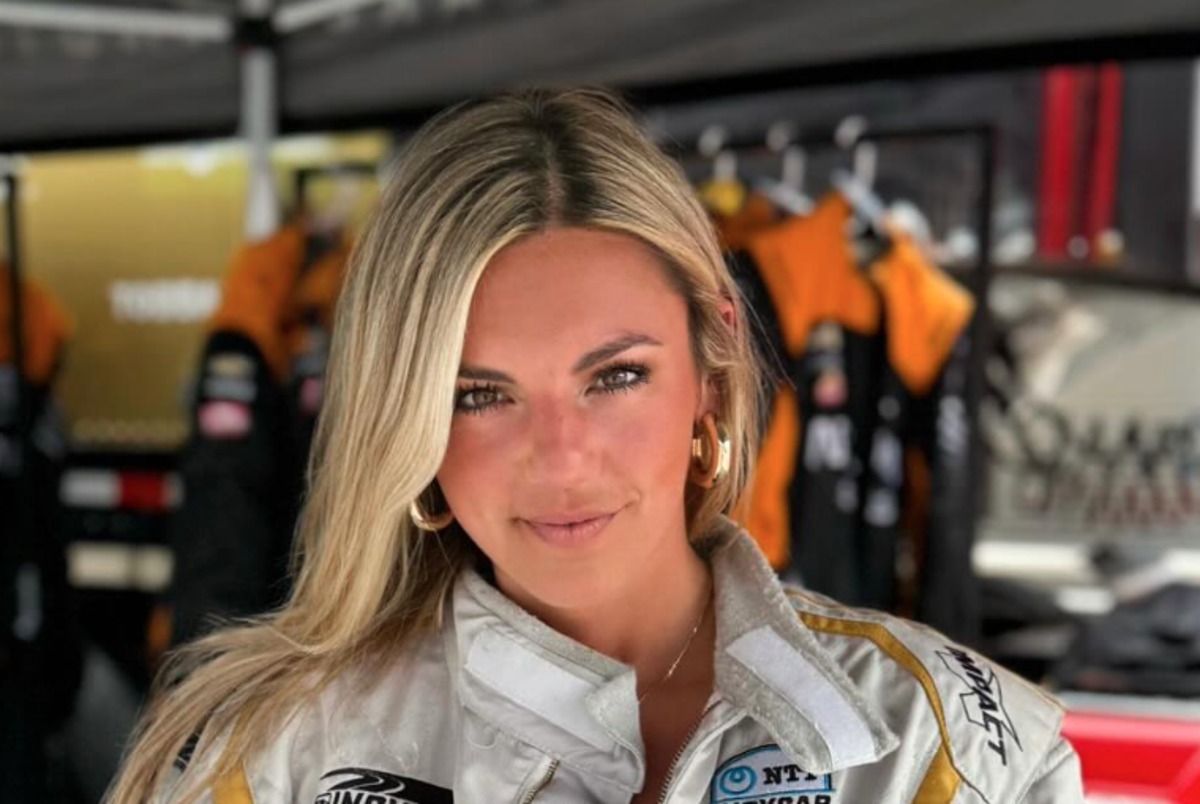 NFL Influencer Annie Agar Turns Heads In Stunning Boat Photo - The Spun