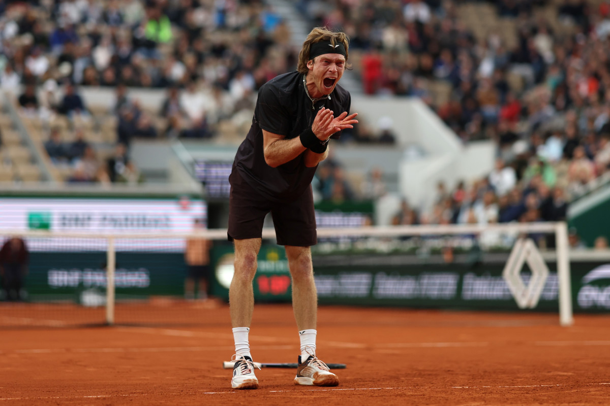 Tennis Star Had Epic Meltdown at French Open Friday - The Spun Tennis Star Had Epic Meltdown at French Open Friday - The Spun