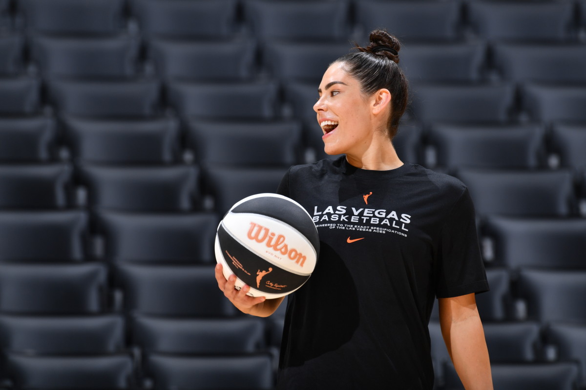 WNBA Star Kelsey Plum Turns Heads With Her Gym Outfit - The Spun WNBA Star Kelsey Plum Turns Heads With Her Gym Outfit - The Spun