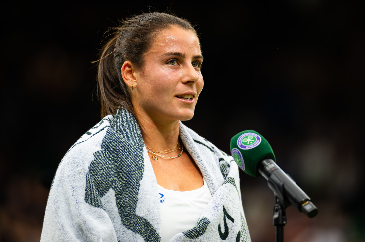 Photos: Emma Navarro Turns Heads With Wimbledon Outfit - The Spun