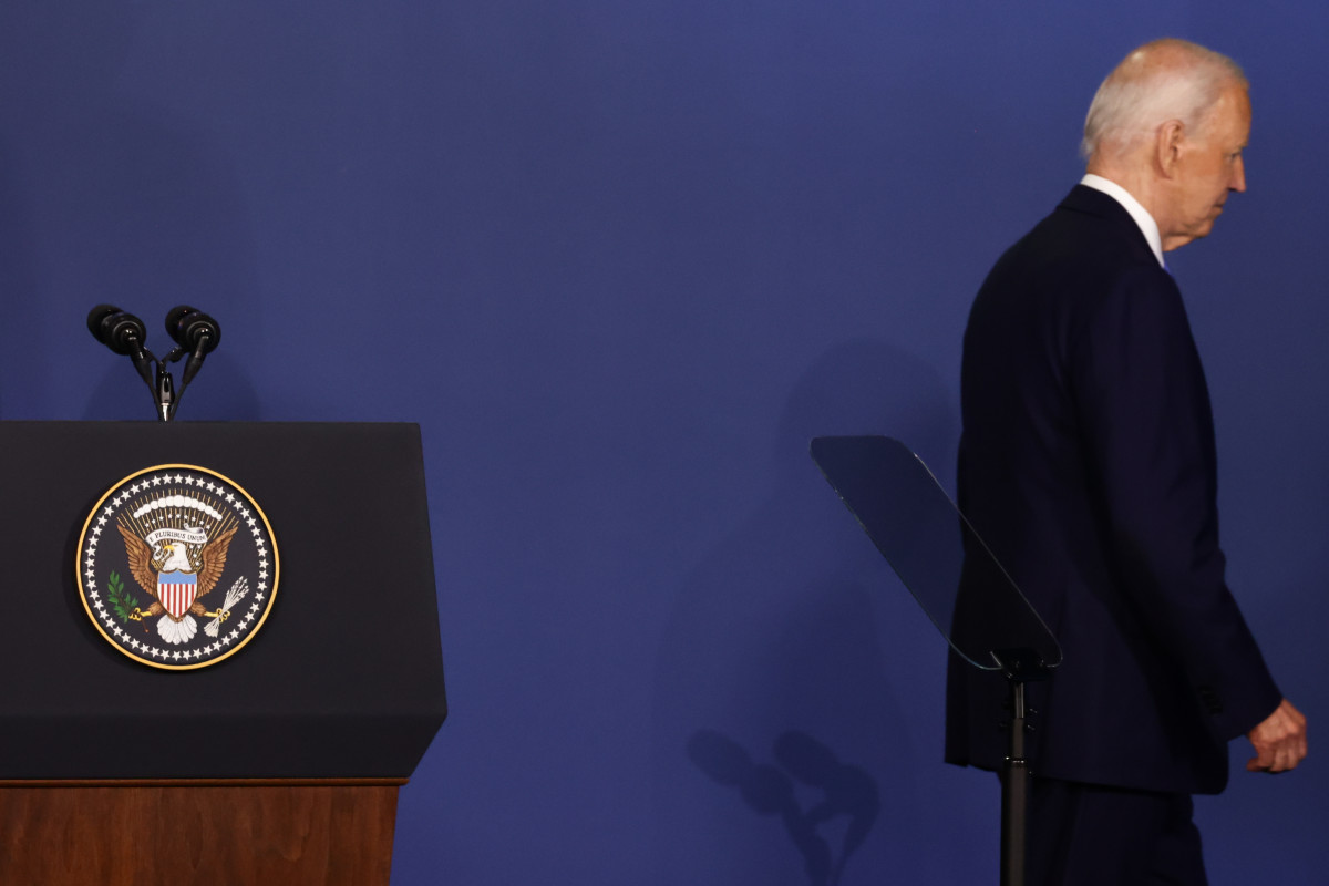 Legendary NFL QB Takes Shot At President Biden's Fitness - The Spun