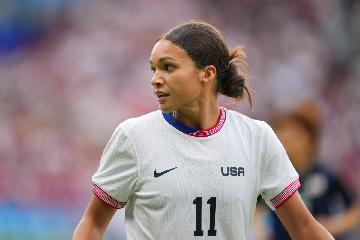 U.S. Soccer Star Sophia Smith Shared A Red-Hot Swimsuit Photo - The Spun