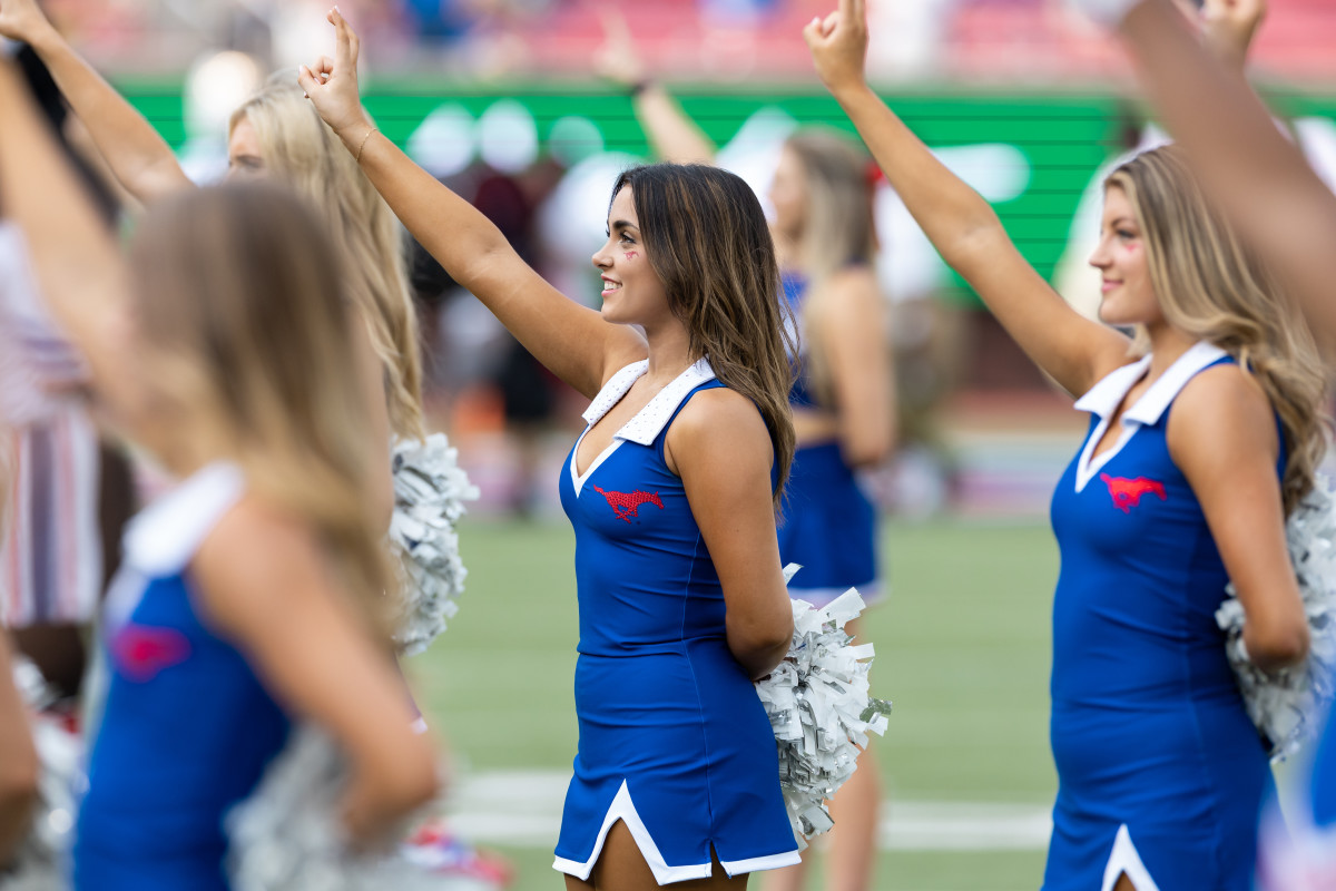 NFL Owner's Daughter Turning Heads As College Football Cheerleader ...