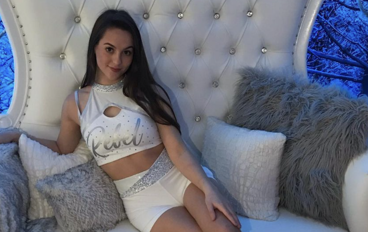 Bill Belichicks 24 Year Old Girlfriend Shared Stunning Swimsuit Photo