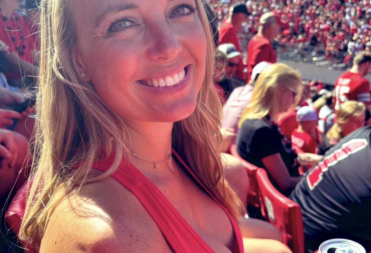 Meet The Girl College Football Fans Fell In Love With On Saturday - The Spun