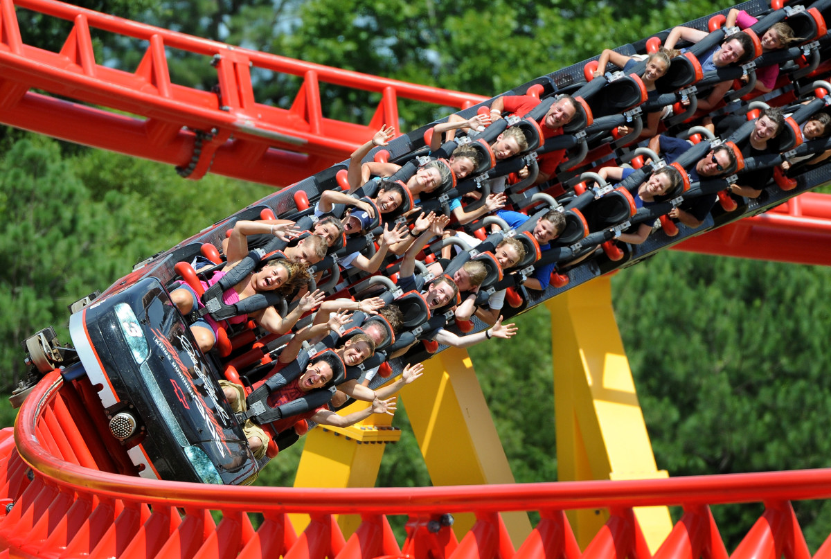 'Massive' Brawl Breaks Out At Amusement Park's Halloween Event - The Spun